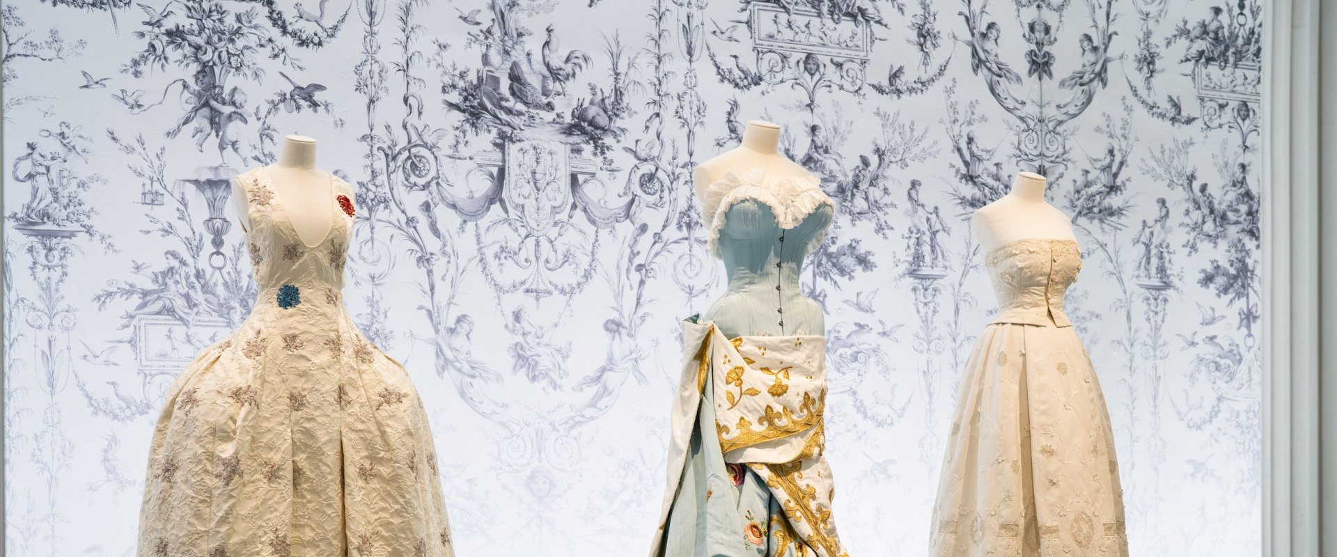 Dior: A Comprehensive Look into the Luxury Brand